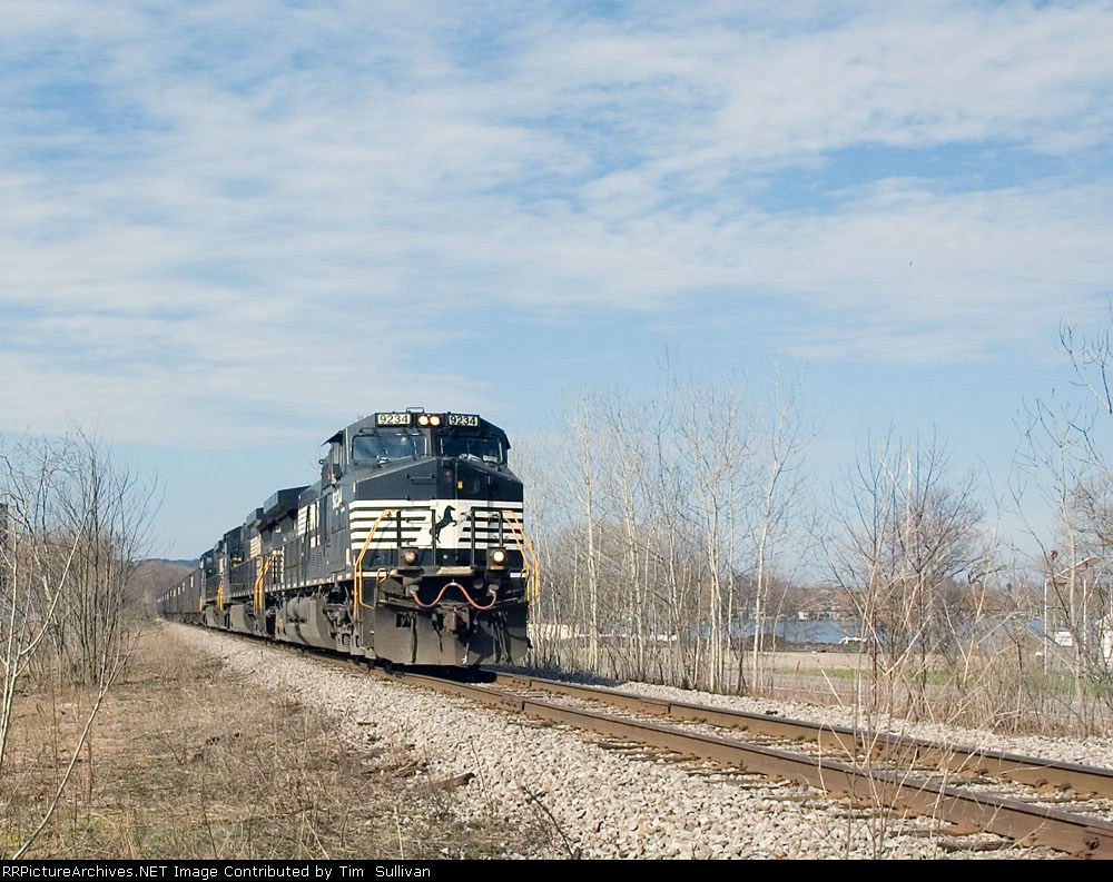 NS 9234 with train 522